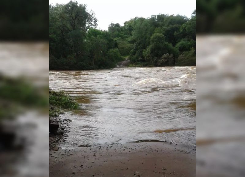 Eldorado: desborde del arroyo Piray Miní deja a cinco familias de ...
